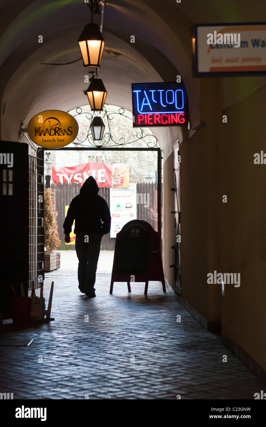 Hood male dark alleyway hi-res stock photography and images - Alamy