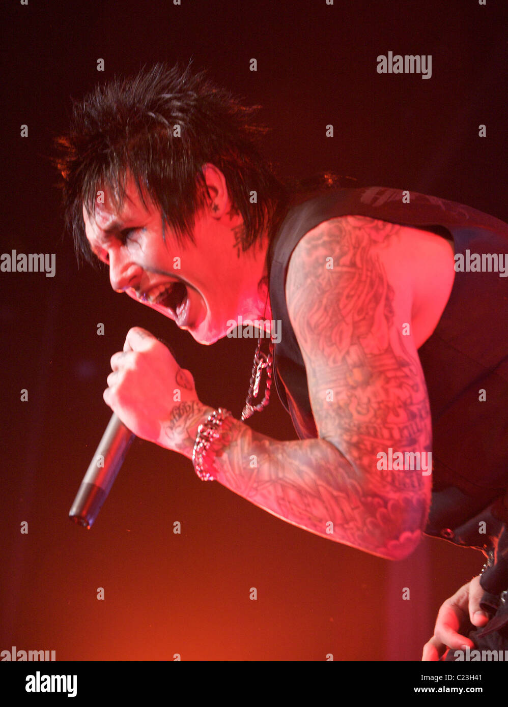Jacoby Shaddix of Papa Roach performing live Sheffield, England - 14.10 ...