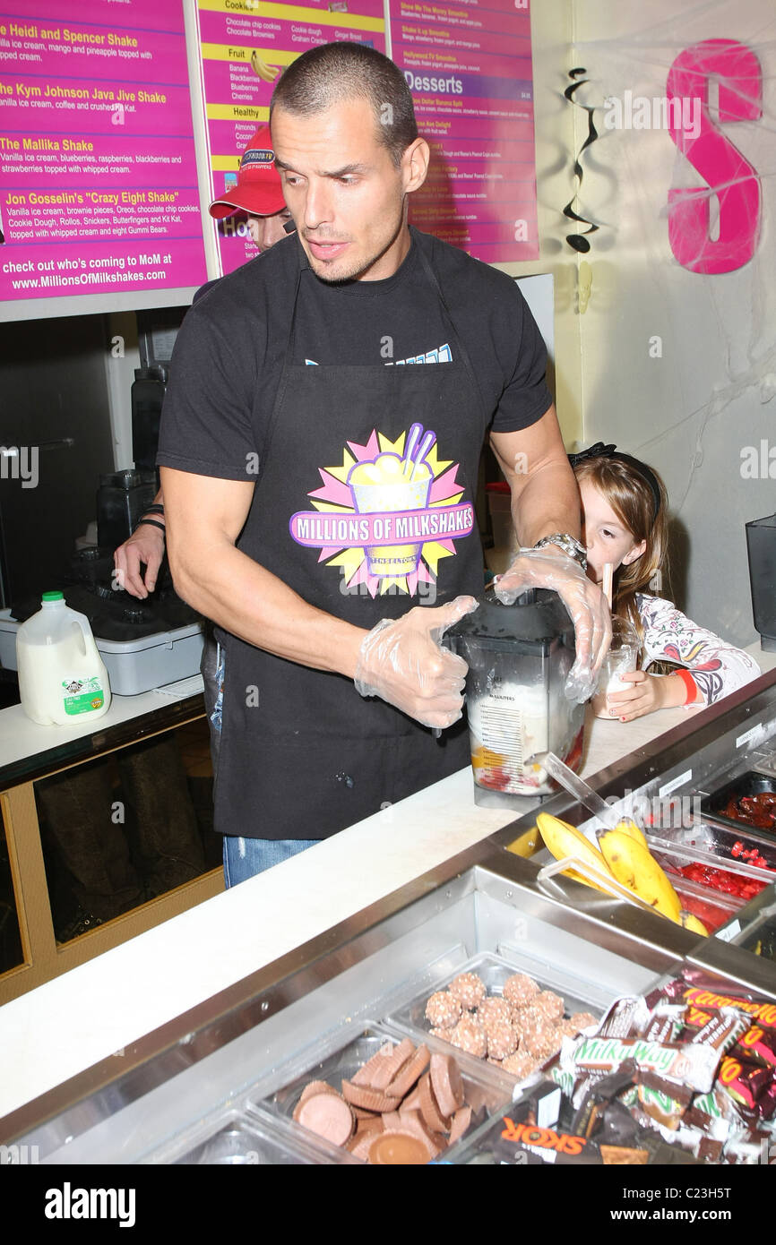 Antonio Sabato Jr. with daughter and her friends design a custom ...