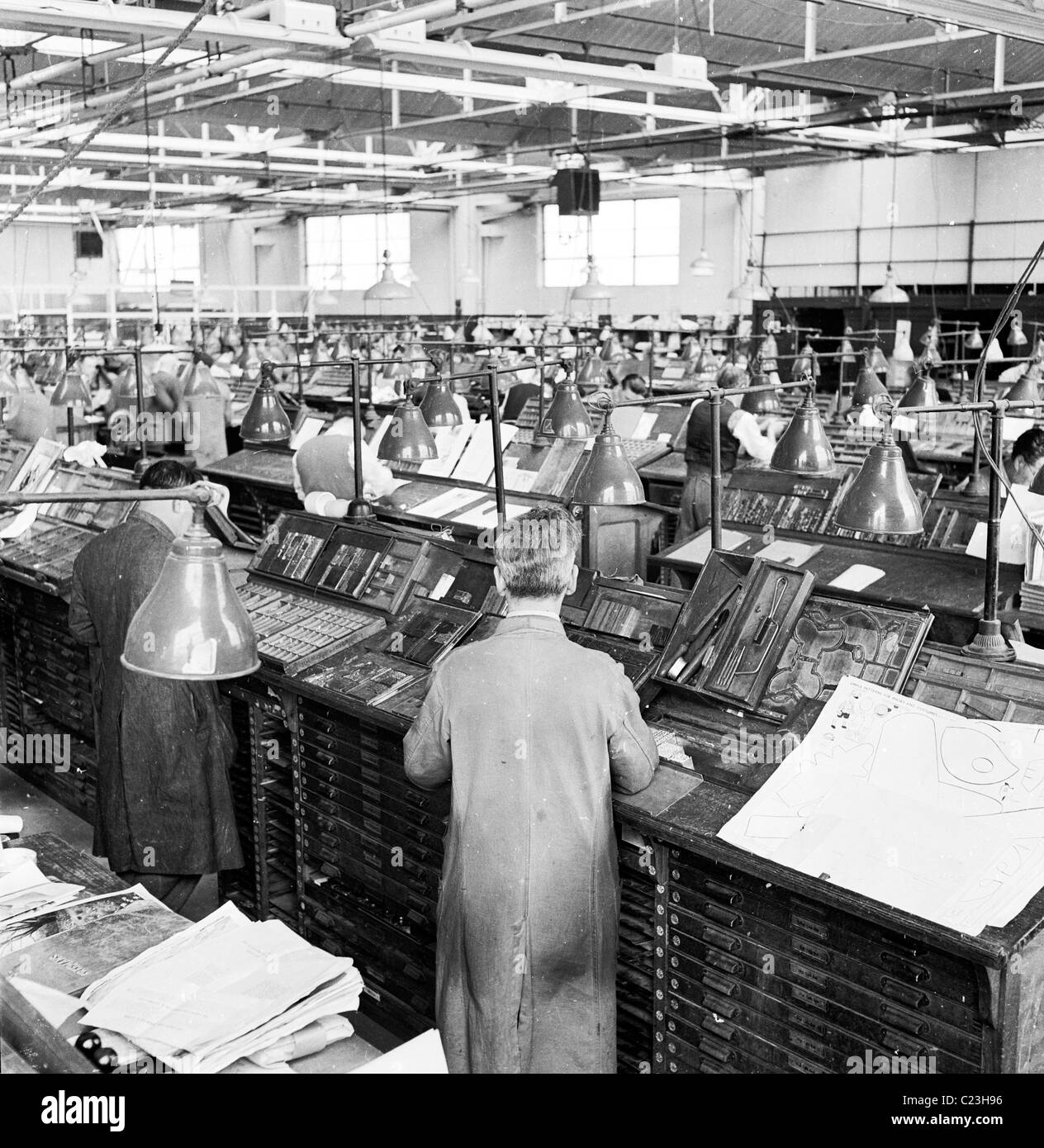 1950s historical picture factory workers hi-res stock photography and ...