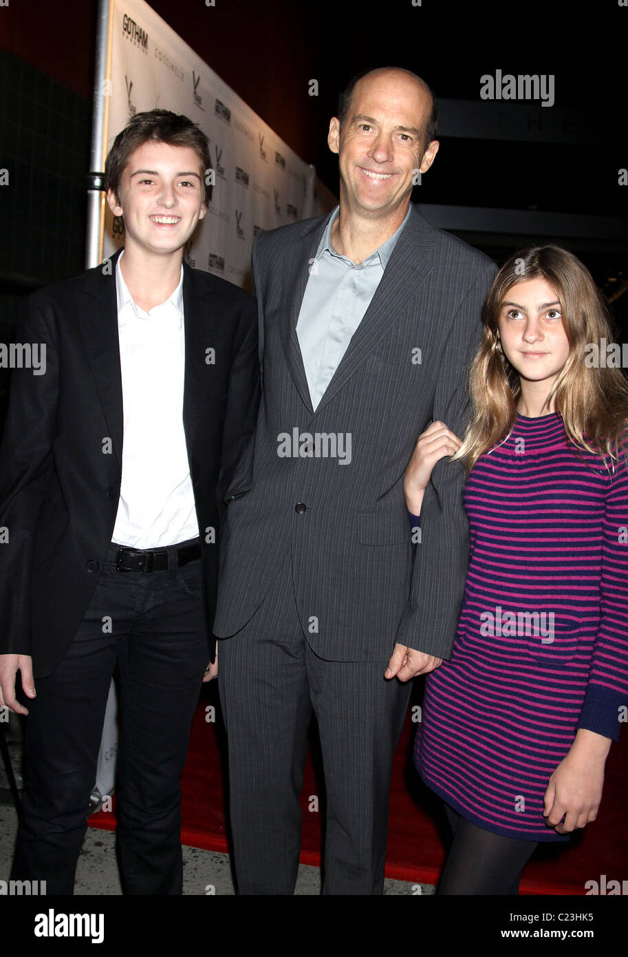 Anthony edwards premiere motherhood magazine hi-res stock photography and images - Alamy