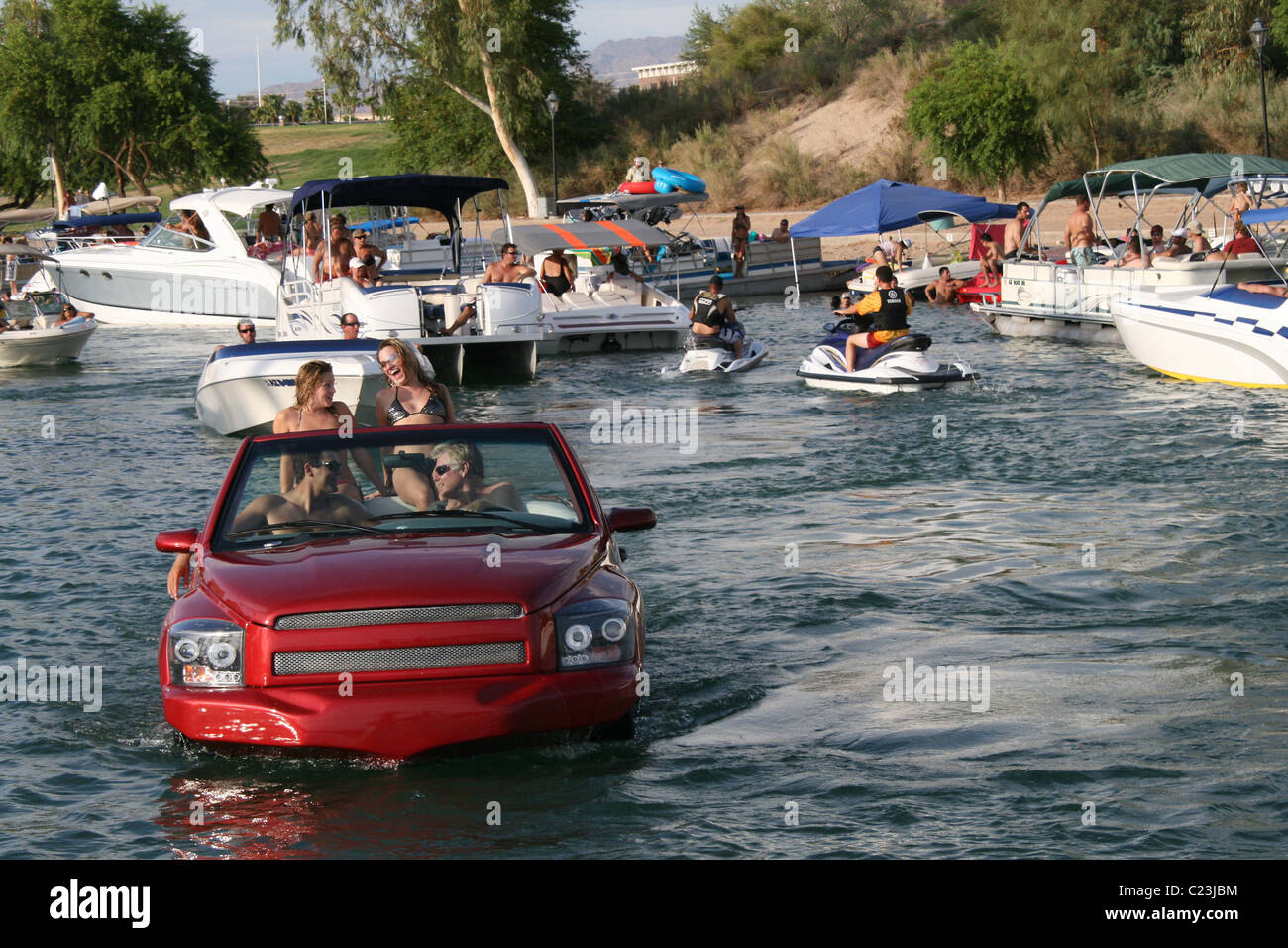 World's fastest amphibious vehicle goes 60mph on water Get a Corvette ...