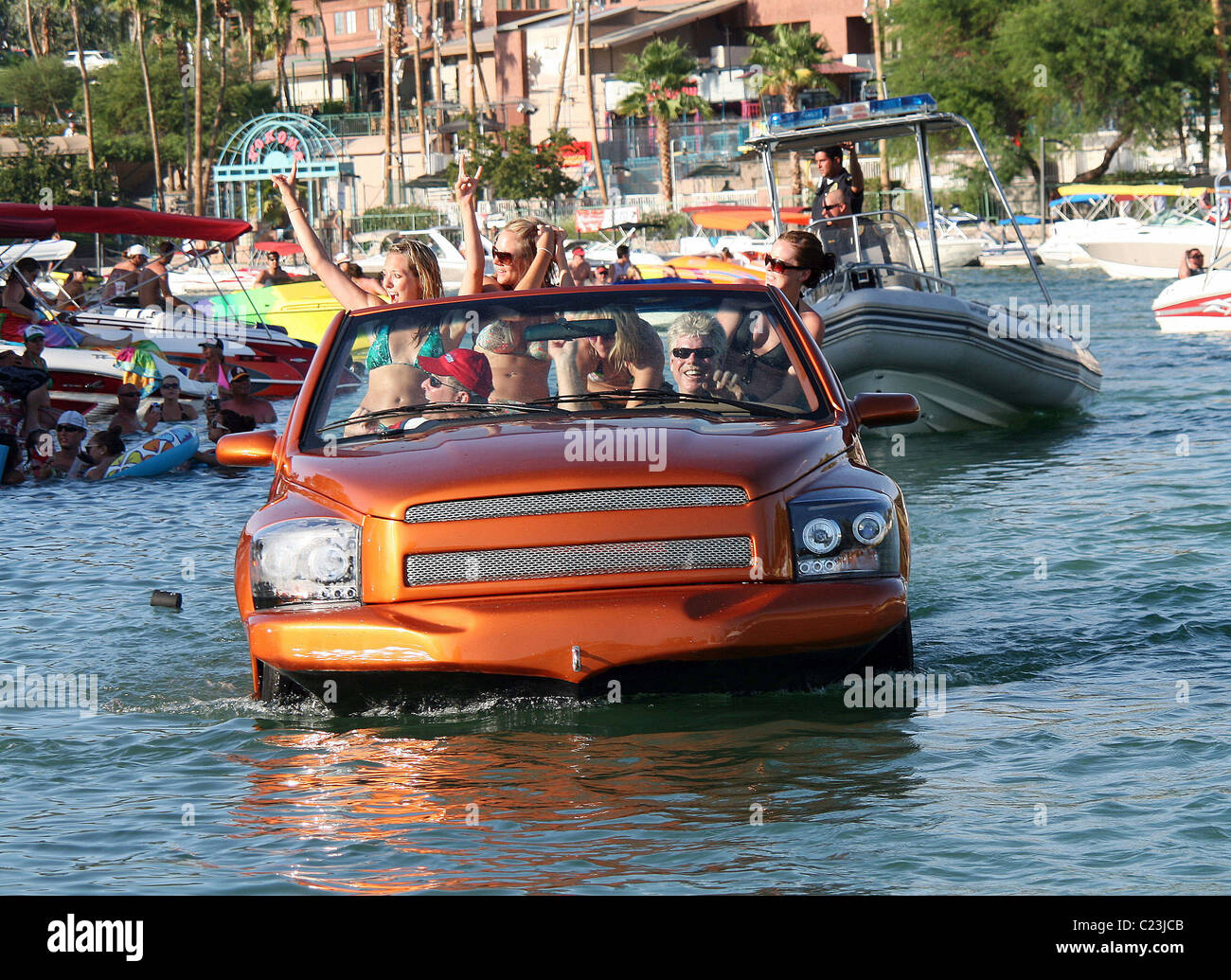 Fast Amphibious Vehicle