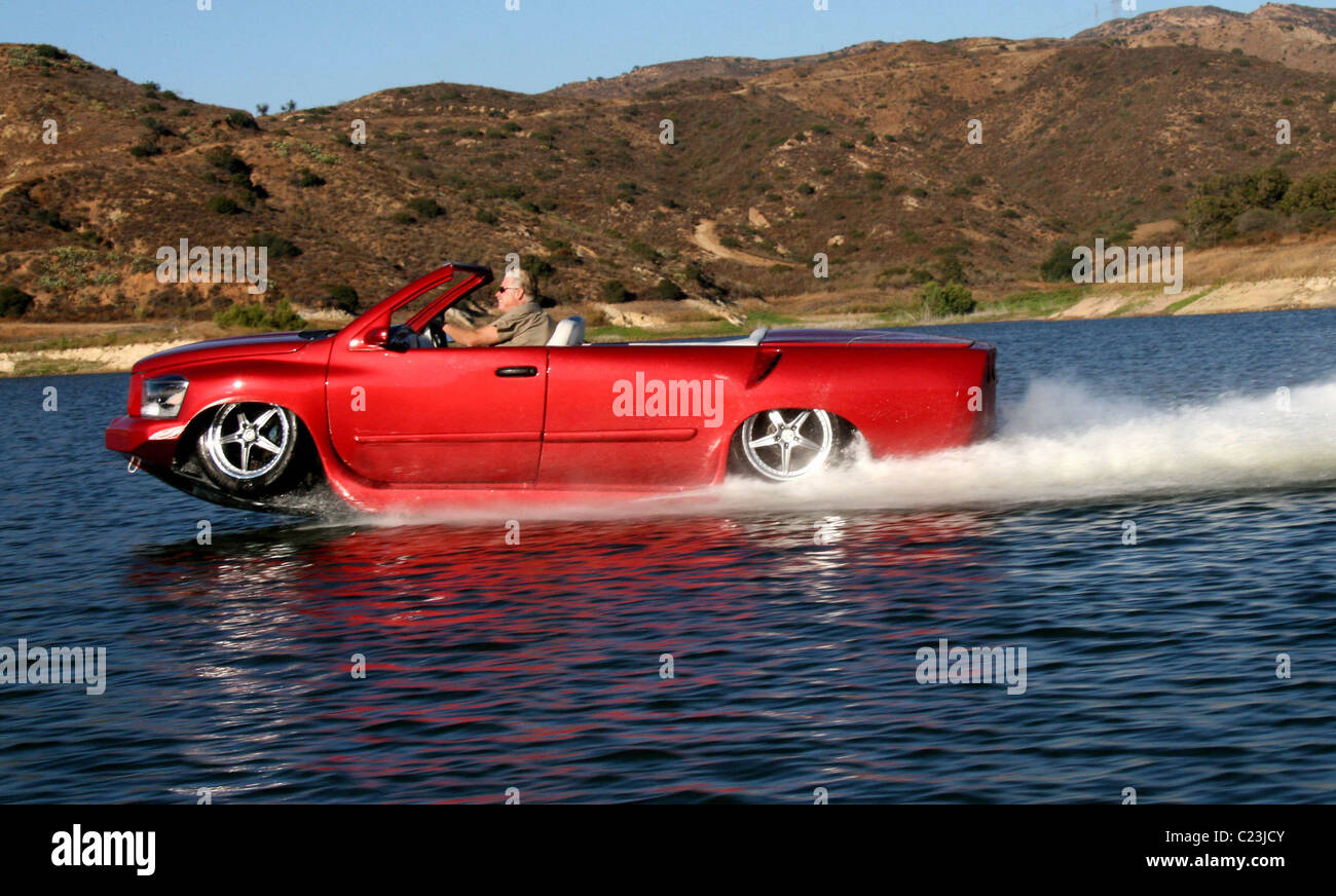 World's fastest amphibious vehicle goes 60mph on water Get a Corvette ...