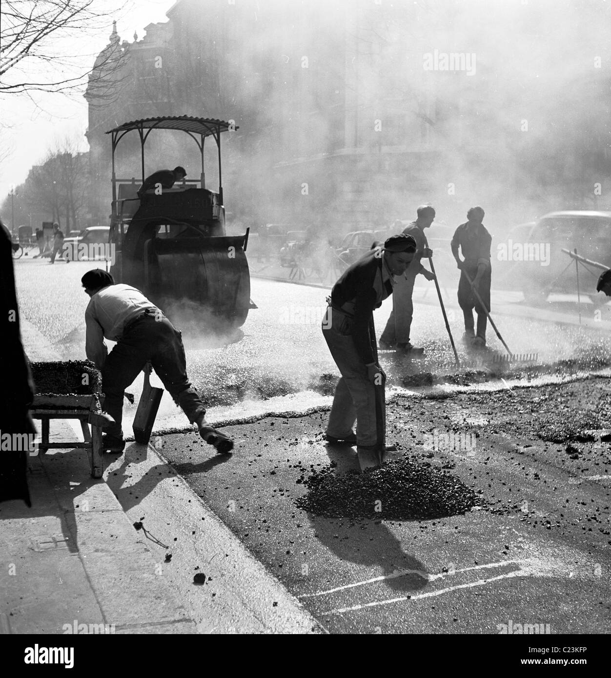 Workmen 1950s hi-res stock photography and images - Alamy