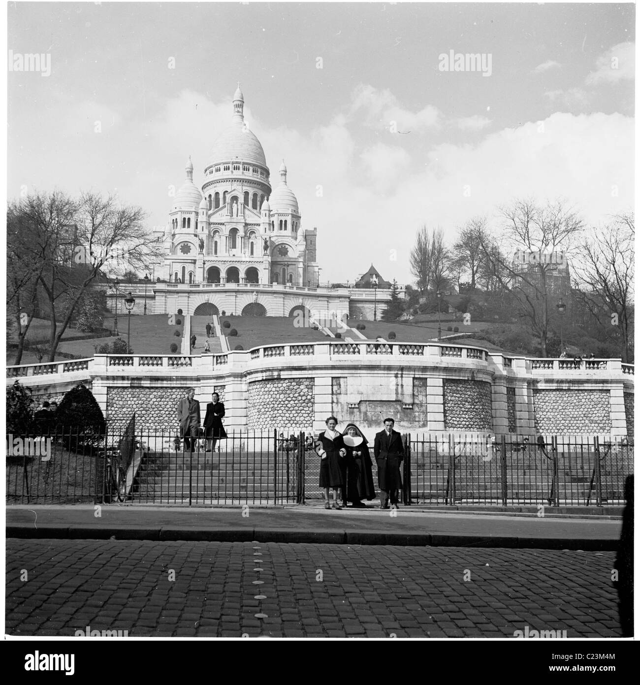 Church woman 1950s hi-res stock photography and images - Alamy