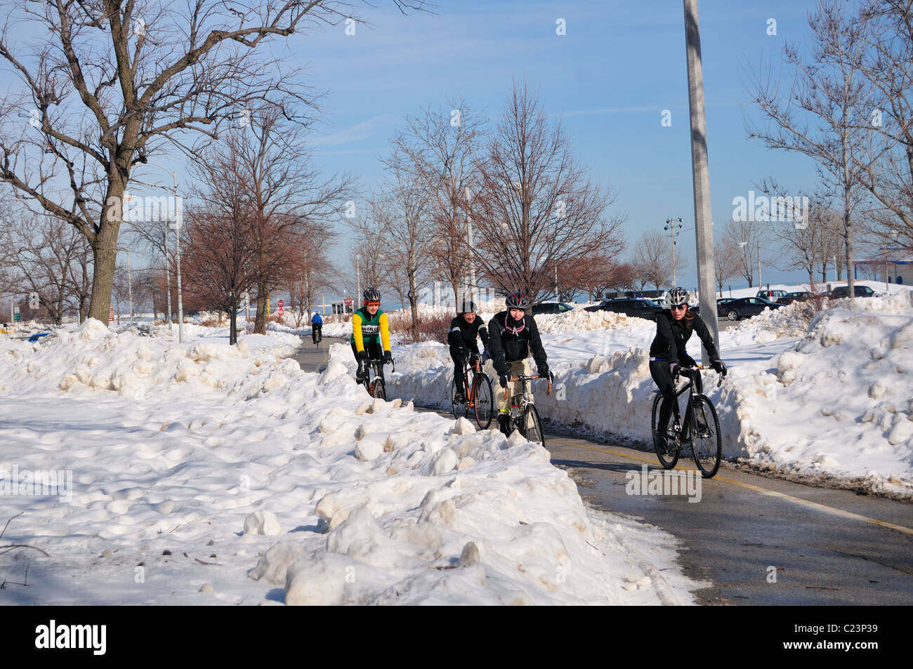 Biking on lakefront trail chicago hi-res stock photography and images ...