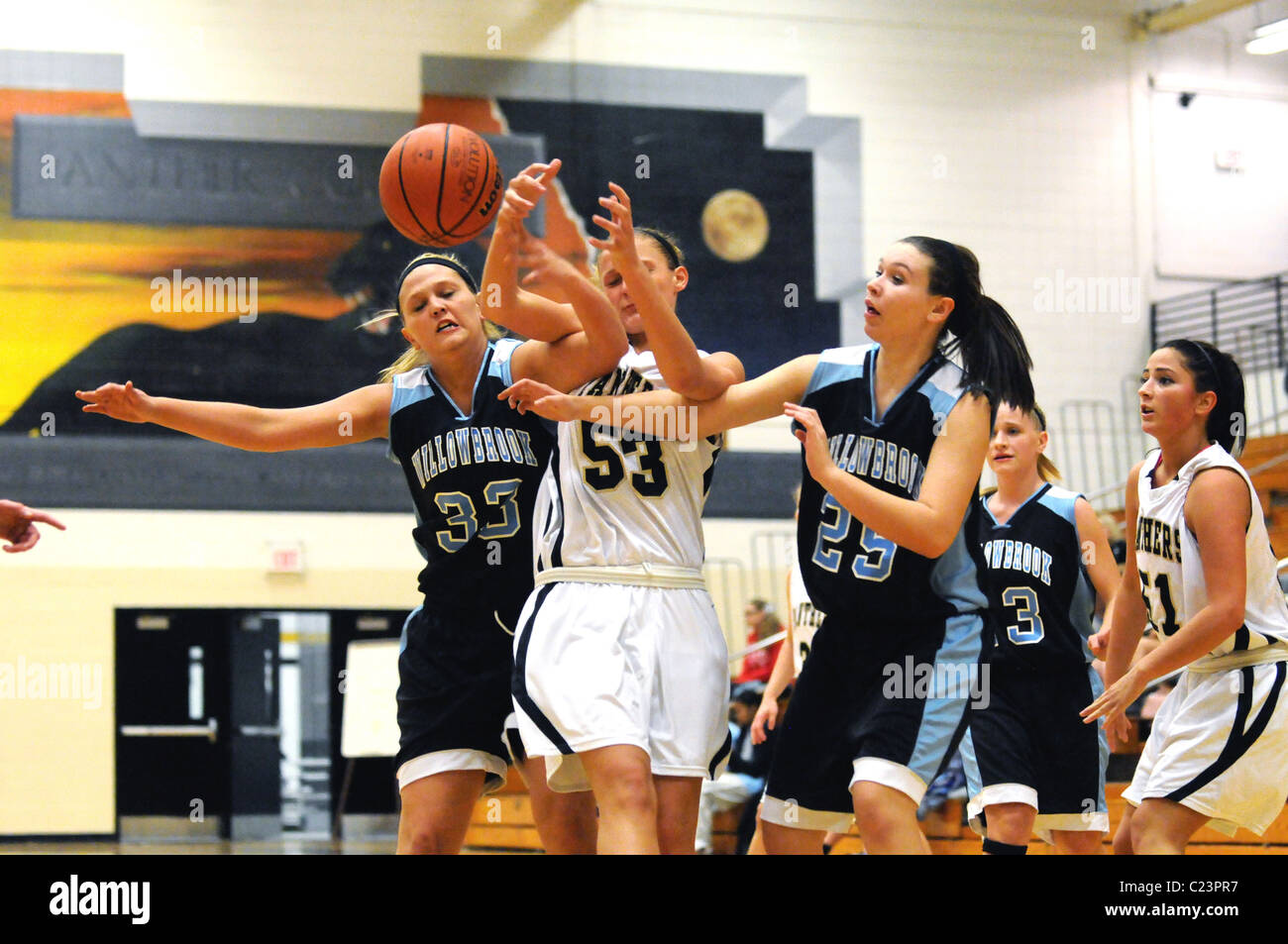 Girls high school basketball hi-res stock photography and images - Alamy