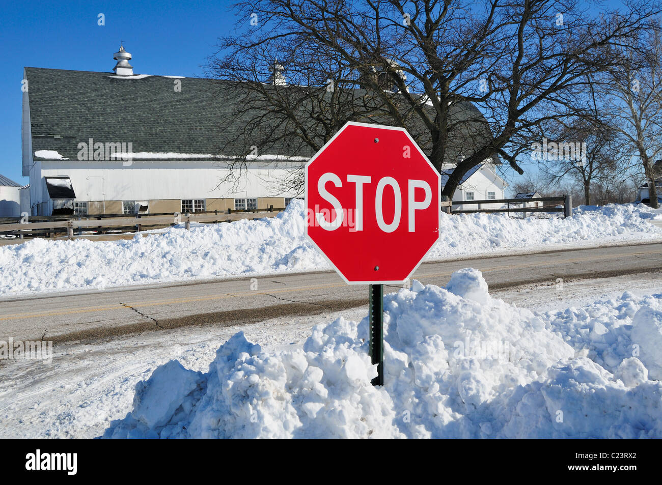 Stop sign snow trees hi-res stock photography and images - Alamy
