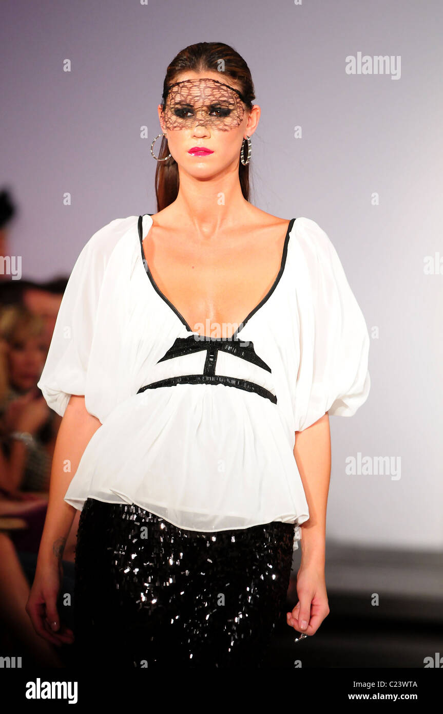 Model walking the Daniela Krofle Design at Funkshion Vanidales Magia De ...