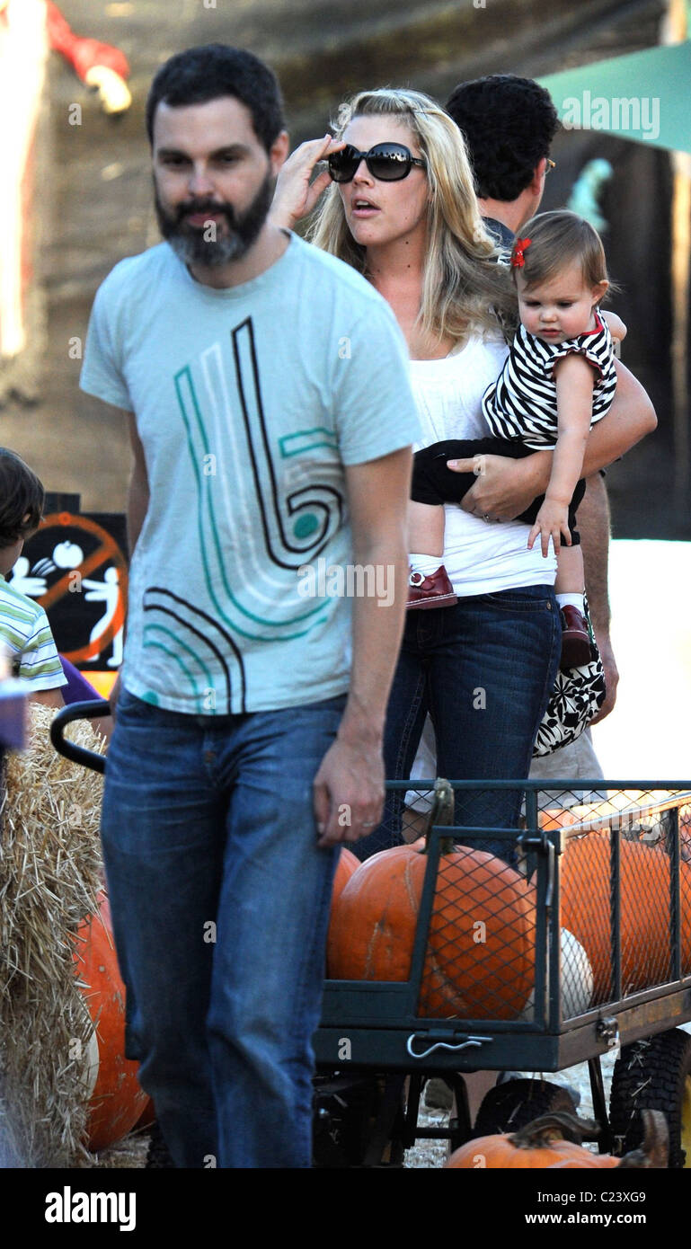 Busy Phillips and husband Marc Silverstein with their daughter Birdie ...