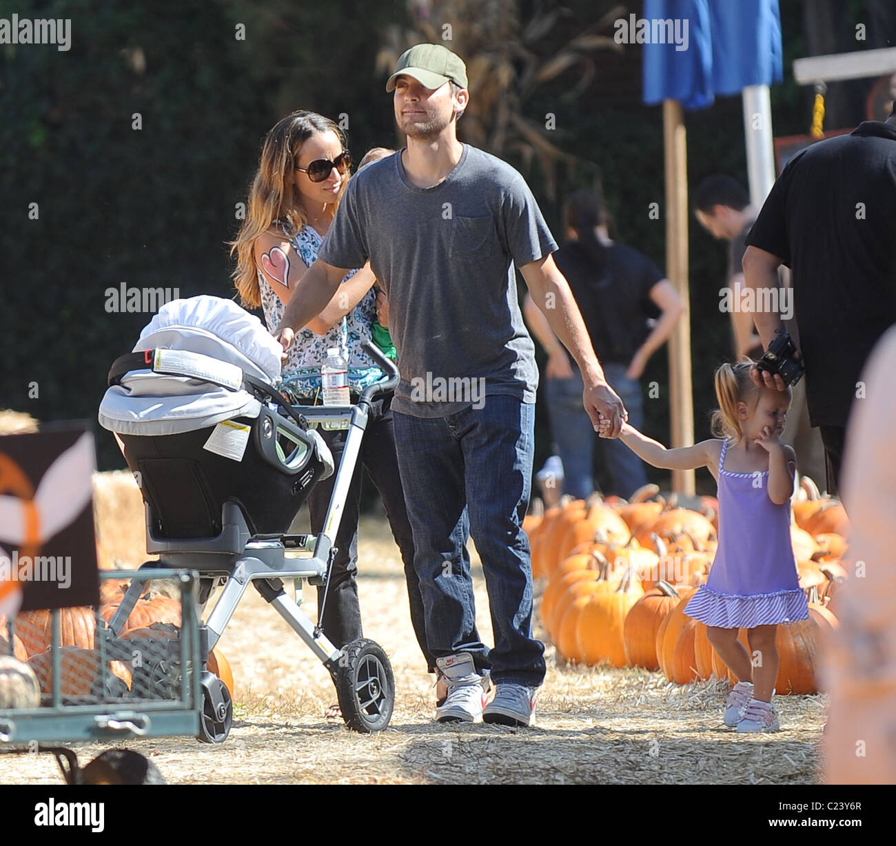 Tobey Maguire, Ruby Maguire and Jennifer Meyer Tobey Maguire at Mr ...