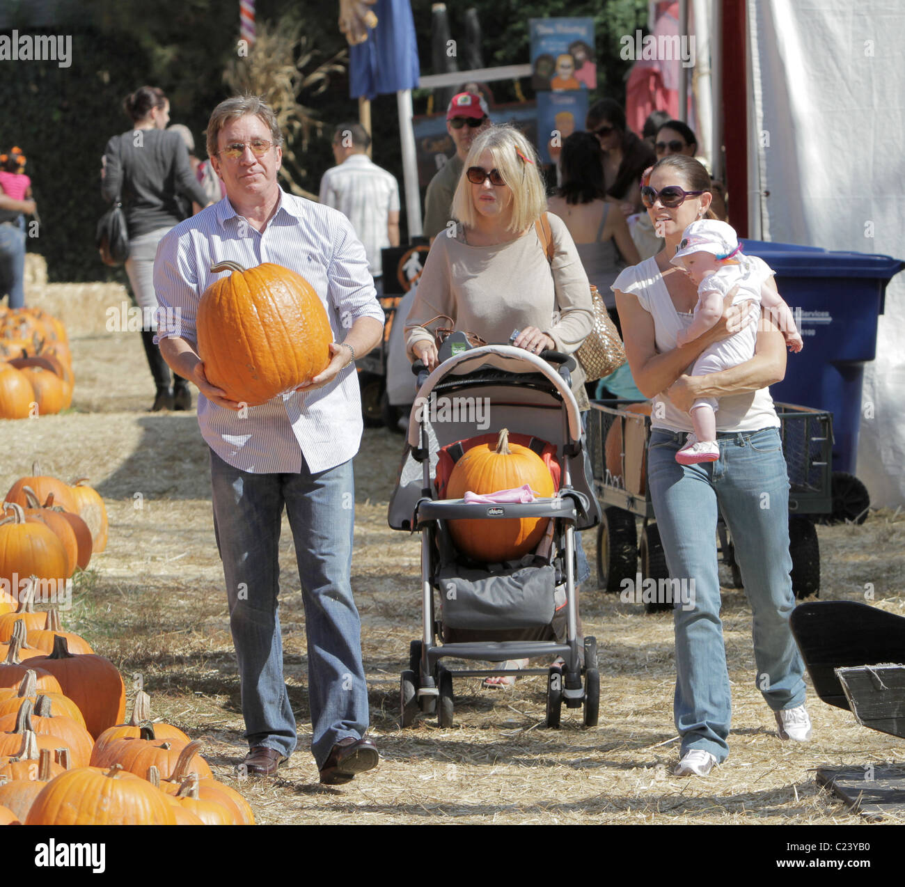 Tim allen with wife jane hajduk and daughter hi-res stock photography ...