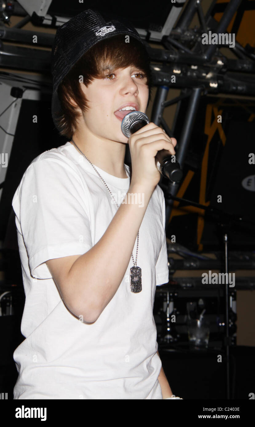 Justin Bieber Canadian singer Justin Bieber Private Performance for ...