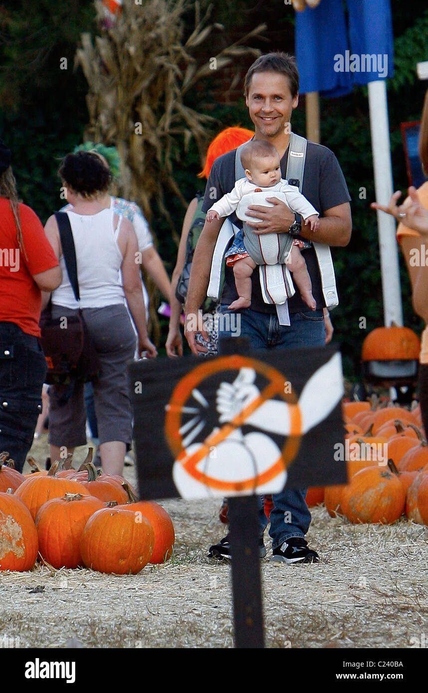 Chad lowe daughter mabel painter hi-res stock photography and images ...