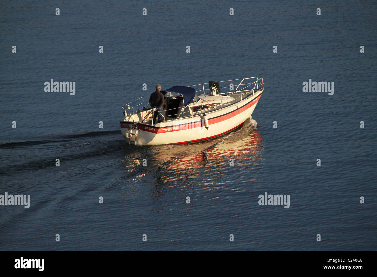 Sailing and motor boat uk hi-res stock photography and images - Alamy