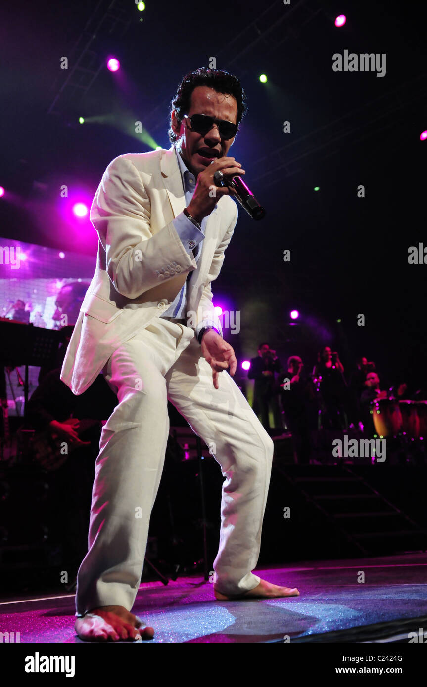 A barefoot Marc Anthony performs in concert at the American Airlines ...