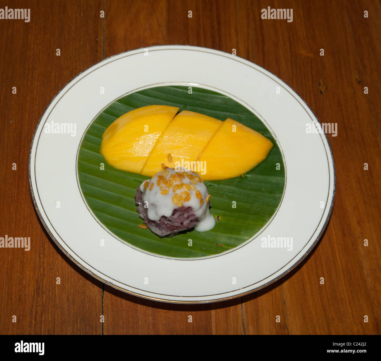 Thai dessert mango rice hi-res stock photography and images - Alamy