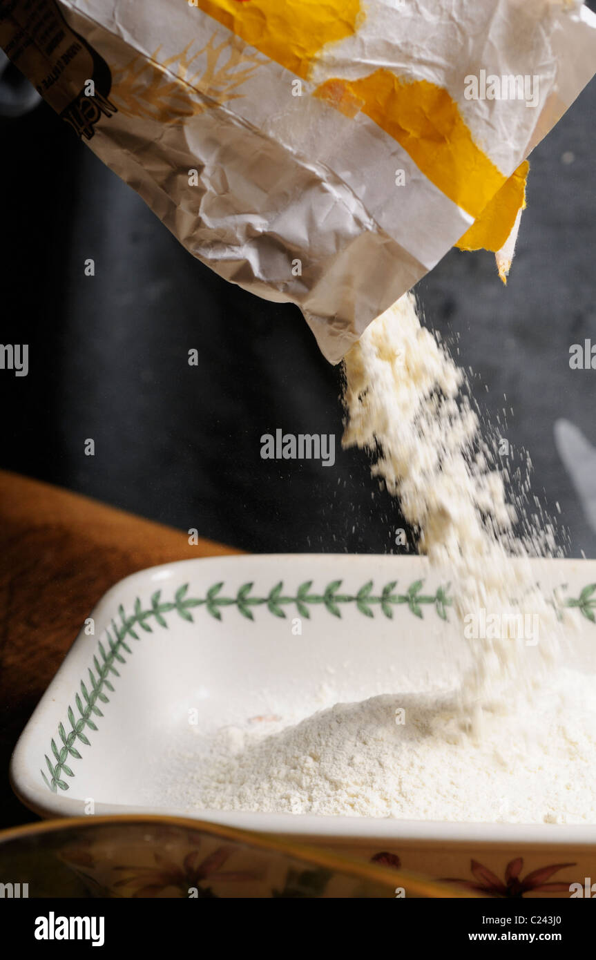 Poured flour hi-res stock photography and images - Alamy