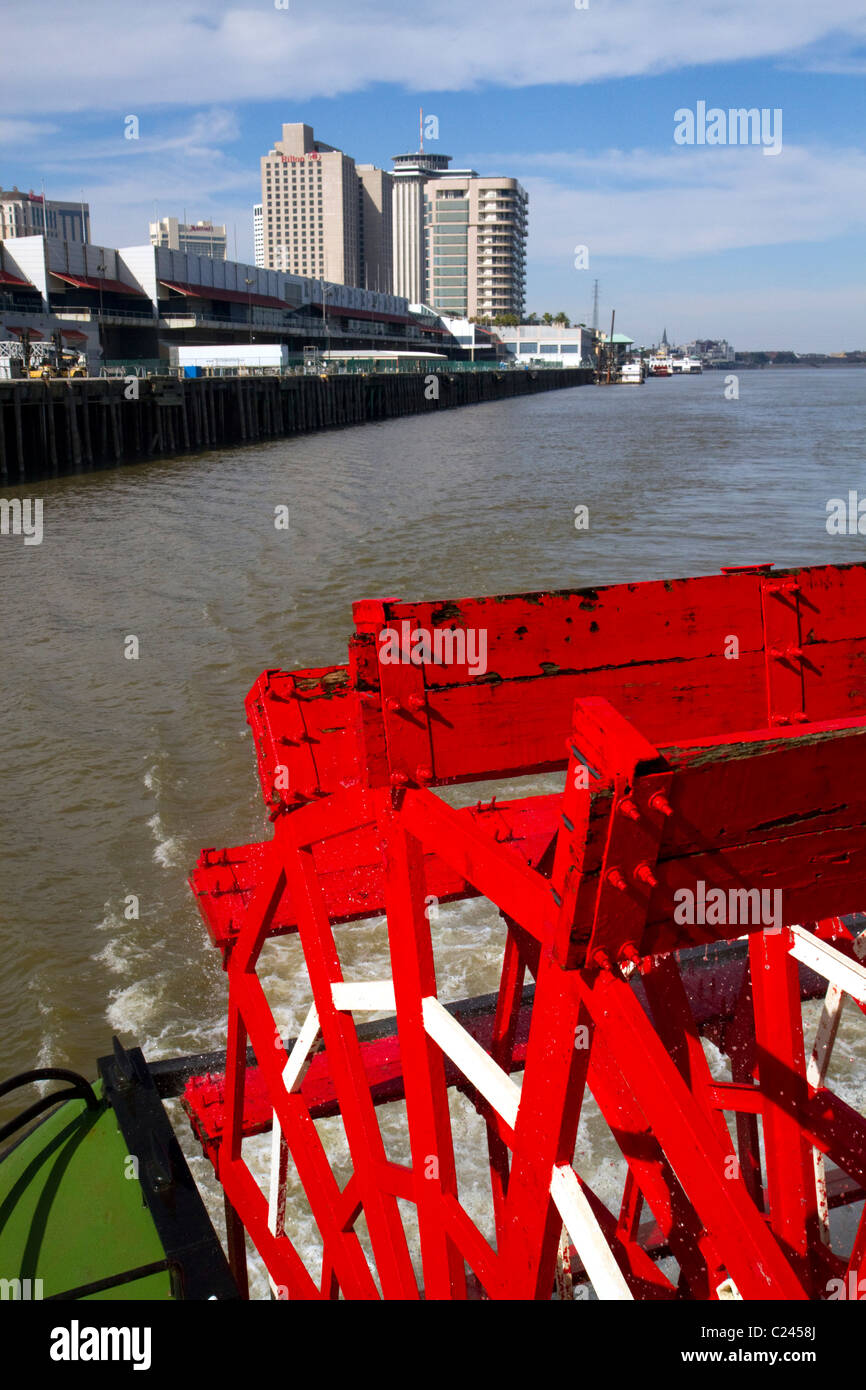 Paddle wheel of the SS. Natchez steamboat on the Mississippi River at ...