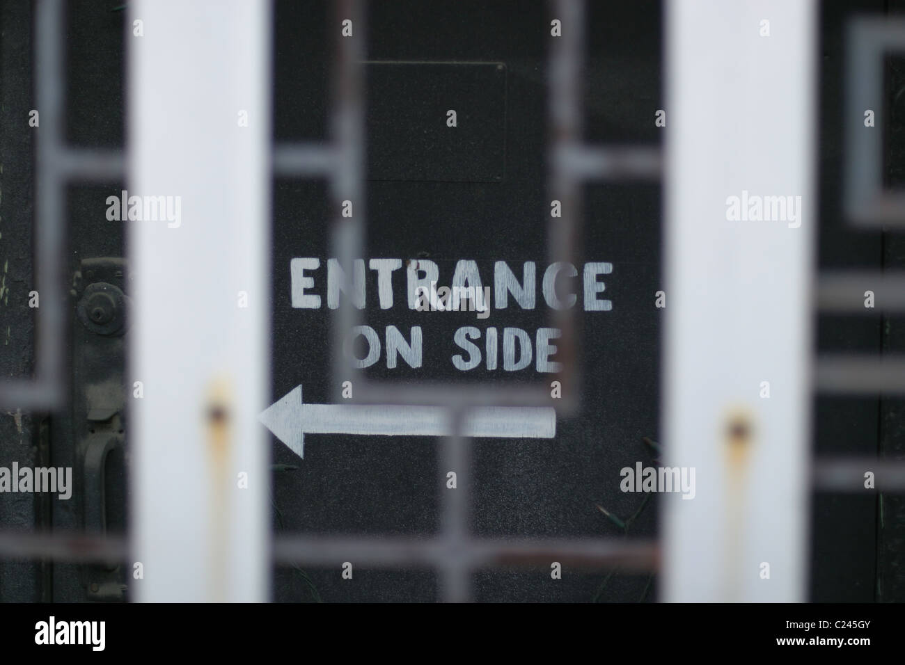 Entrance on side sign Stock Photo - Alamy