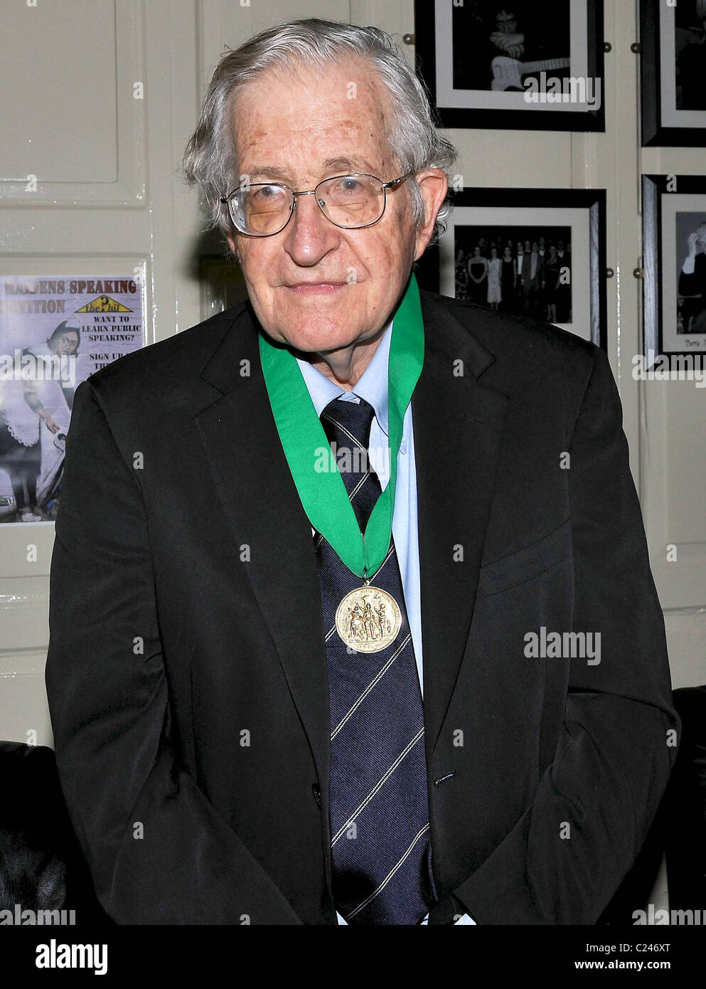 Noam chomsky hi-res stock photography and images - Alamy