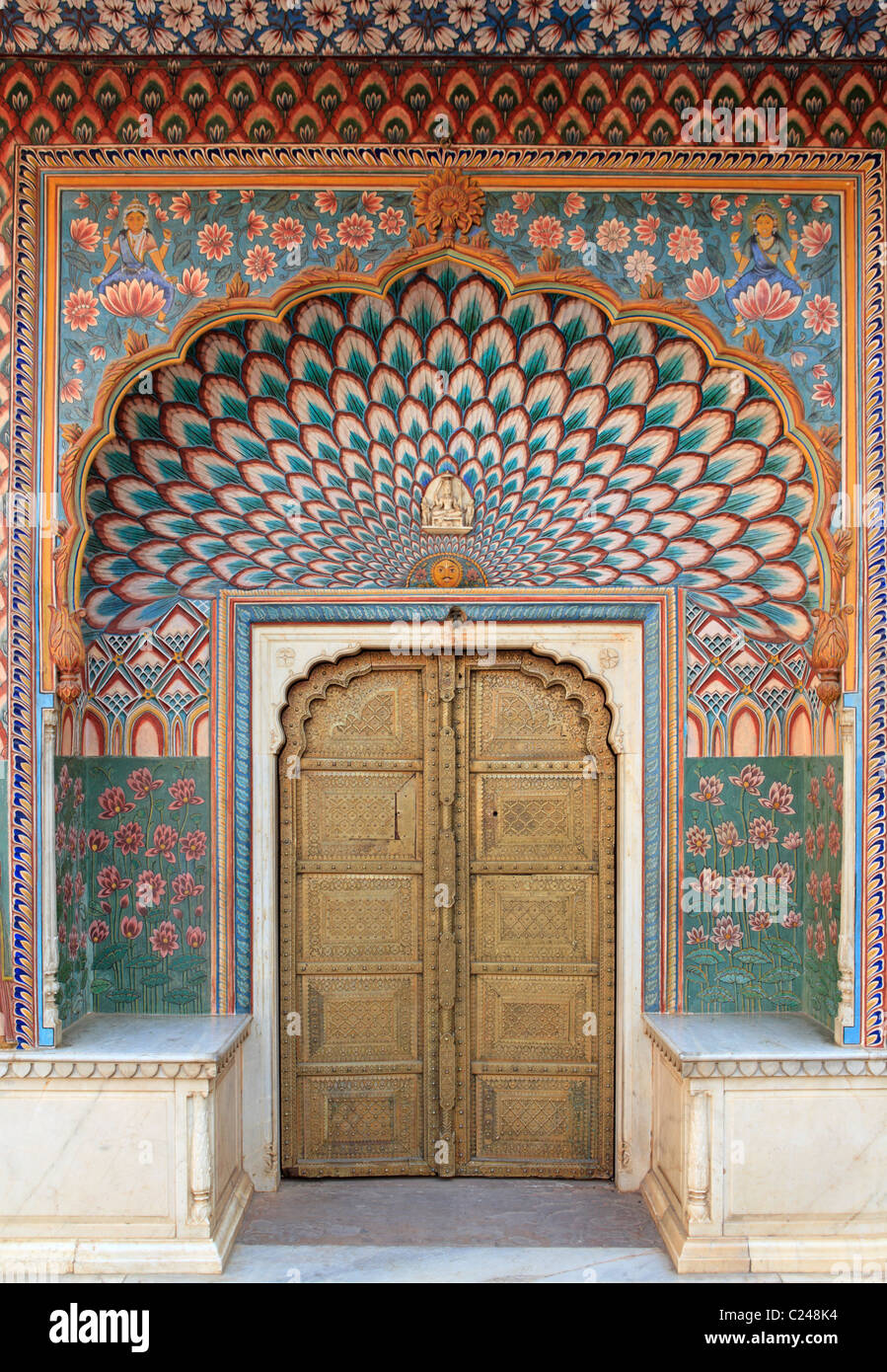 Lotus Gate in Pitam Niwas Chowk at City Palace, Jaipur, Rajasthan ...