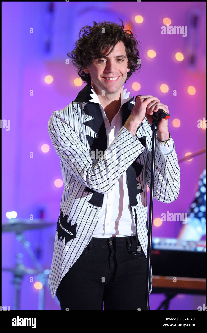 Singer Mika performs on the French television show "Vivement Dimanche ...