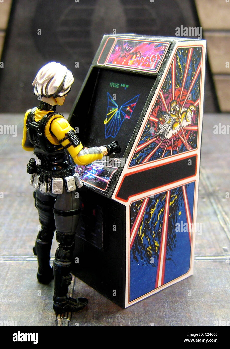 Miniature Arcade Cabinets Justin Whitlock'sáArcade Cabinetsáare big on ...