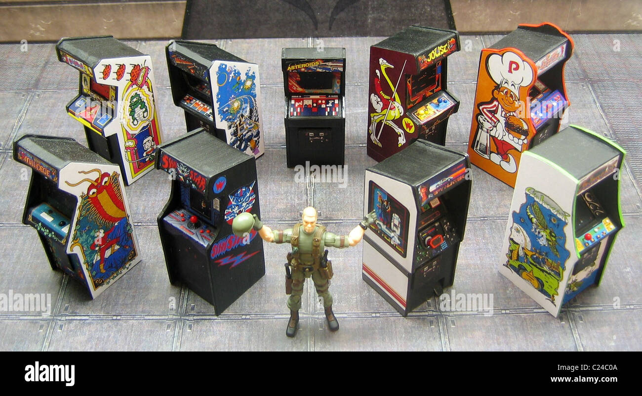 Arcade cabinets hi-res stock photography and images - Alamy