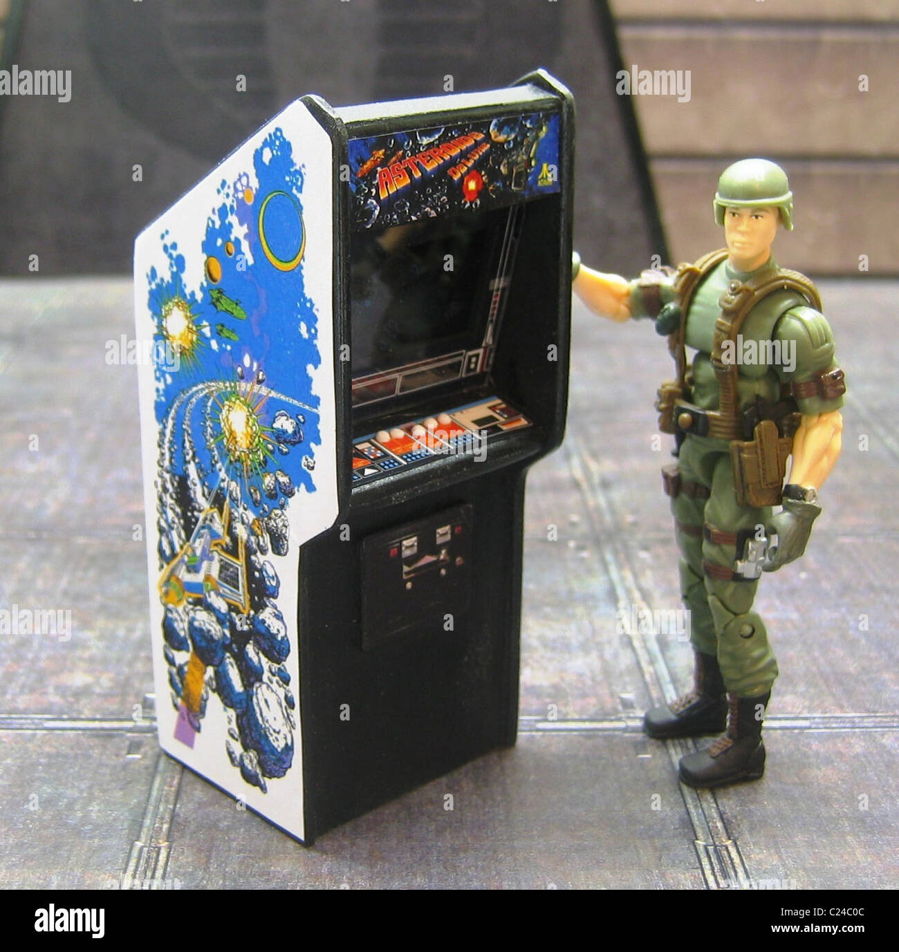 Miniature Arcade Cabinets Justin Whitlock'sáArcade Cabinetsáare big on ...