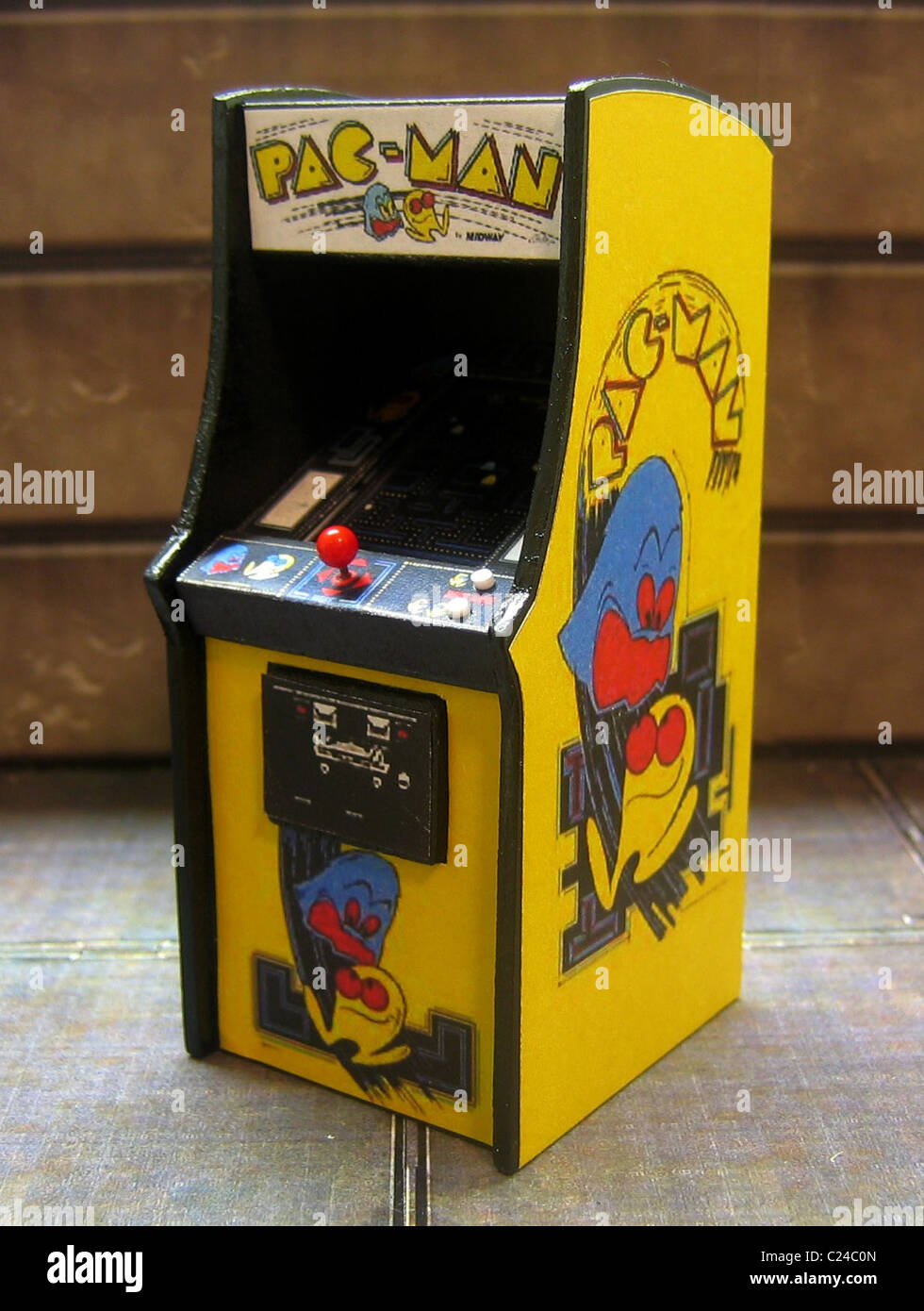 Miniature Arcade Cabinets Justin Whitlock'sáArcade Cabinetsáare big on ...