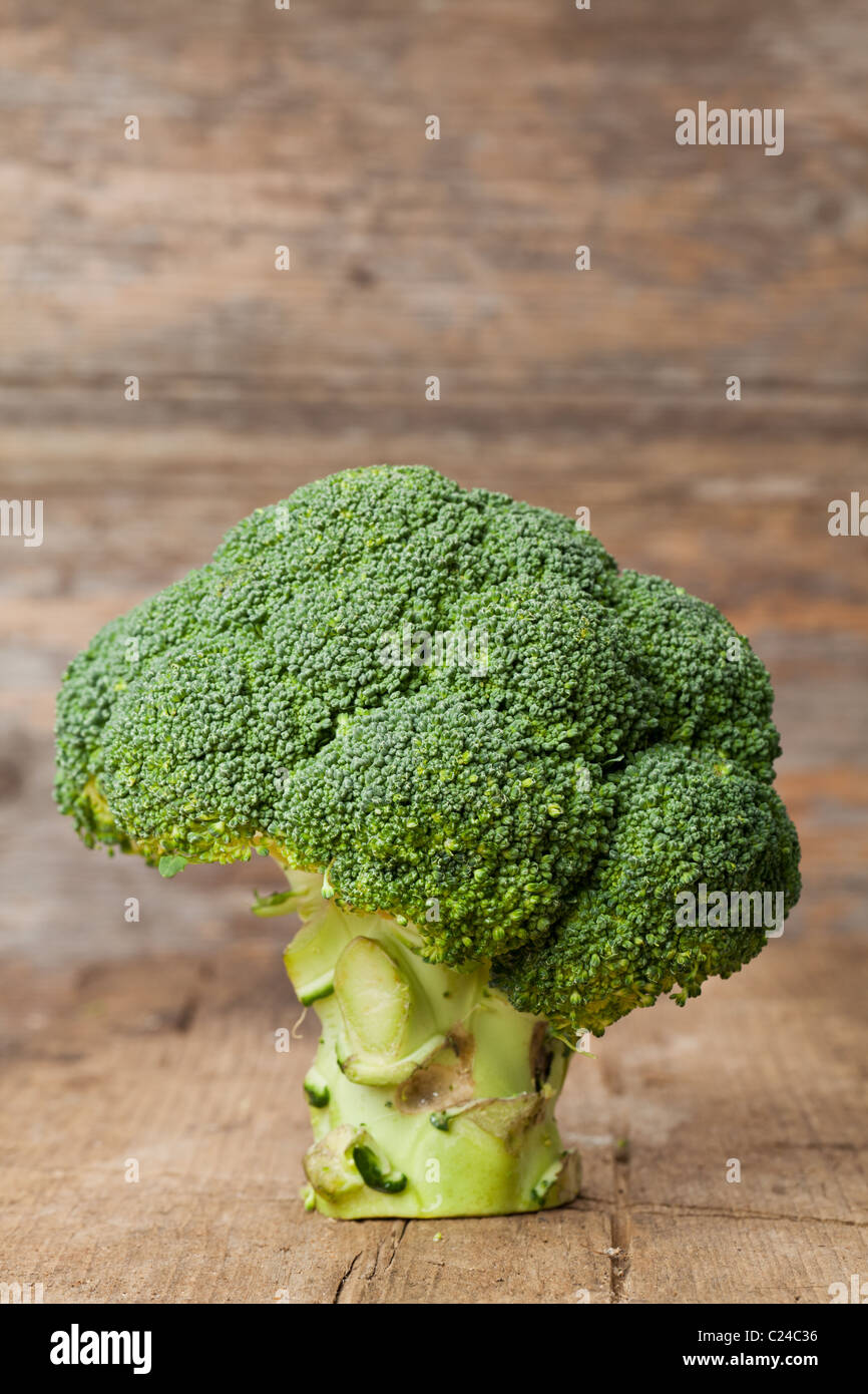 Single broccoli on a wood background Stock Photo - Alamy