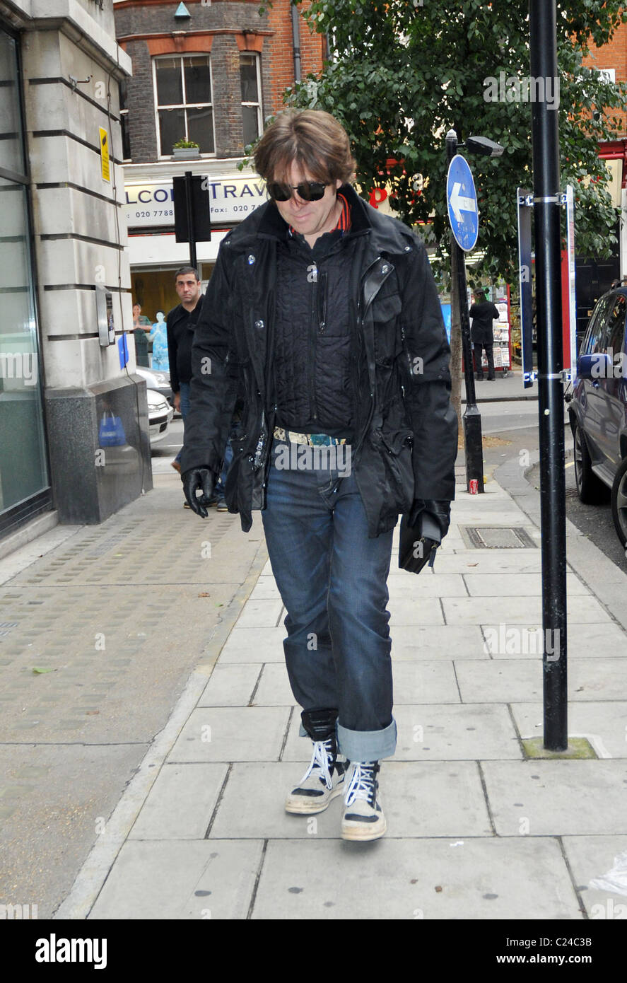 Jonathan Ross outside the BBC Radio 2 studios London, England - 06.11. ...