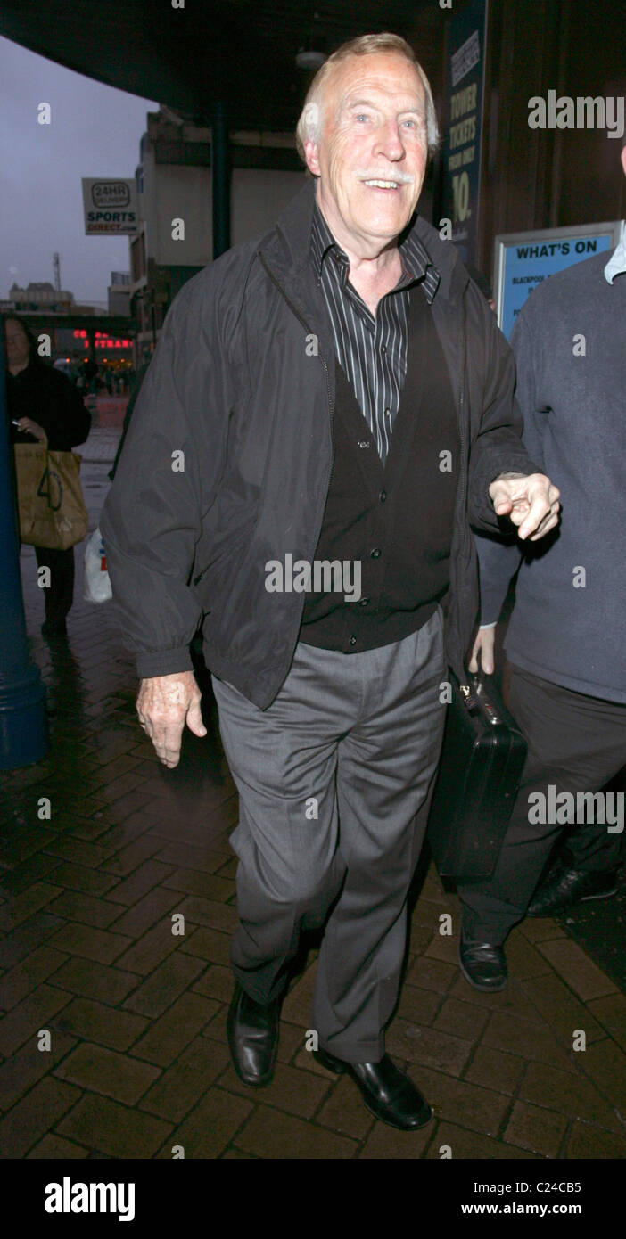 Bruce forsyth strictly come dancing hi-res stock photography and images ...