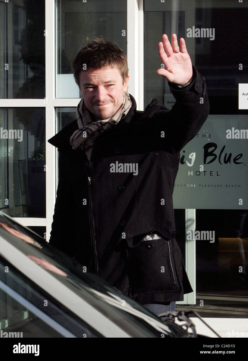 Craig Kelly leaves his hotel to head to rehearsals for 'Strictly Come ...