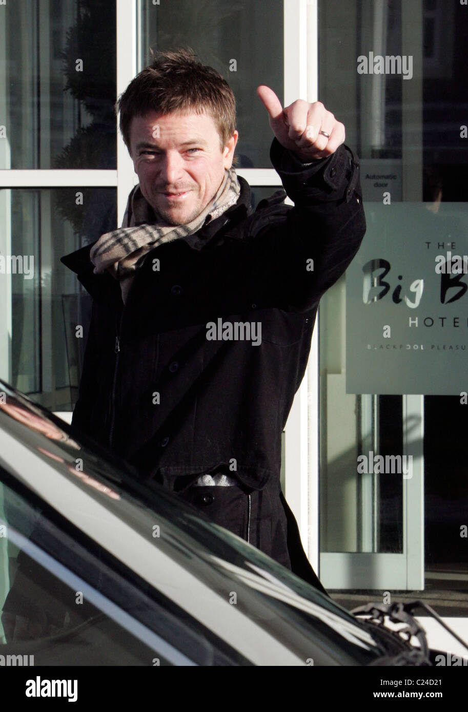 Craig Kelly leaves his hotel to head to rehearsals for 'Strictly Come ...