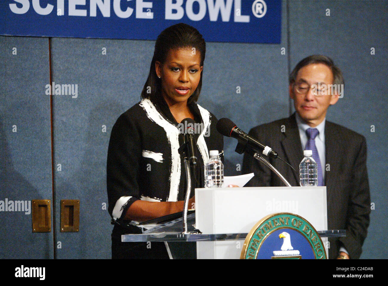 Michelle Obama and Secretary of Energy Chu at the Department of Energy ...