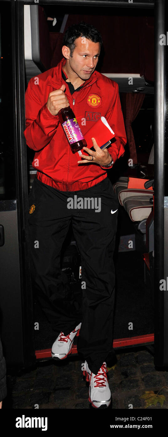 Ryan Giggs arriving on the Manchester Utd team bus ahead of their match ...