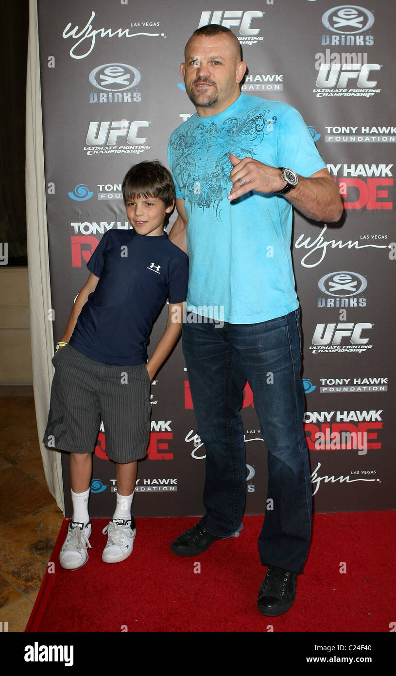 Chuck liddell son tony hawk hi-res stock photography and images - Alamy