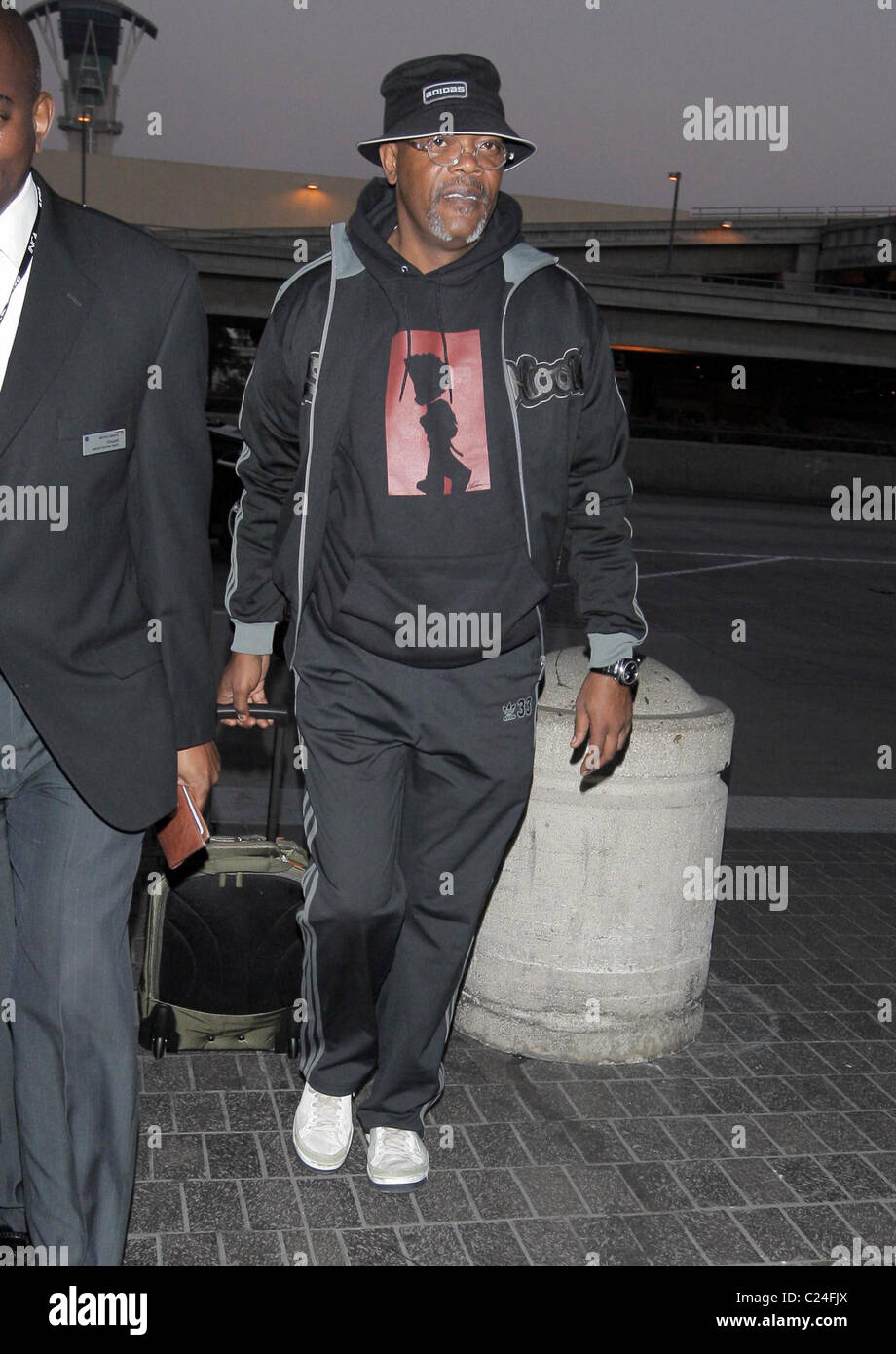 Samuel L. Jackson arrives at LAX to catch a flight to London. Los ...