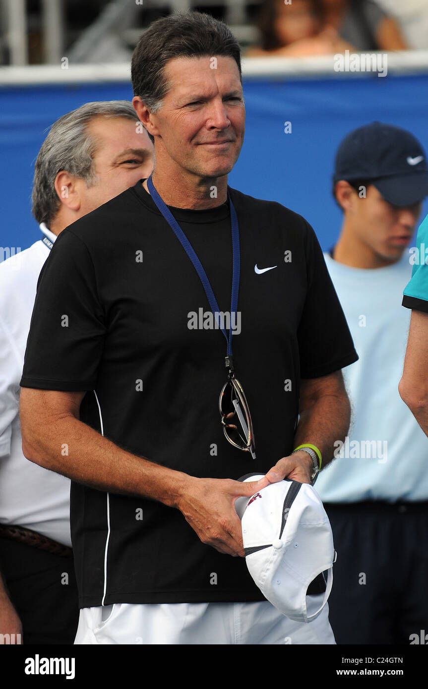 Stone Phillips The Chris Evert/Raymond James Pro-Celebrity Tennis ...