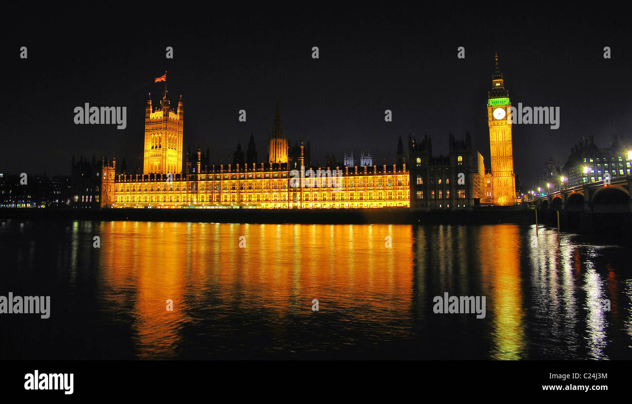 Thames by night Stock Photo - Alamy