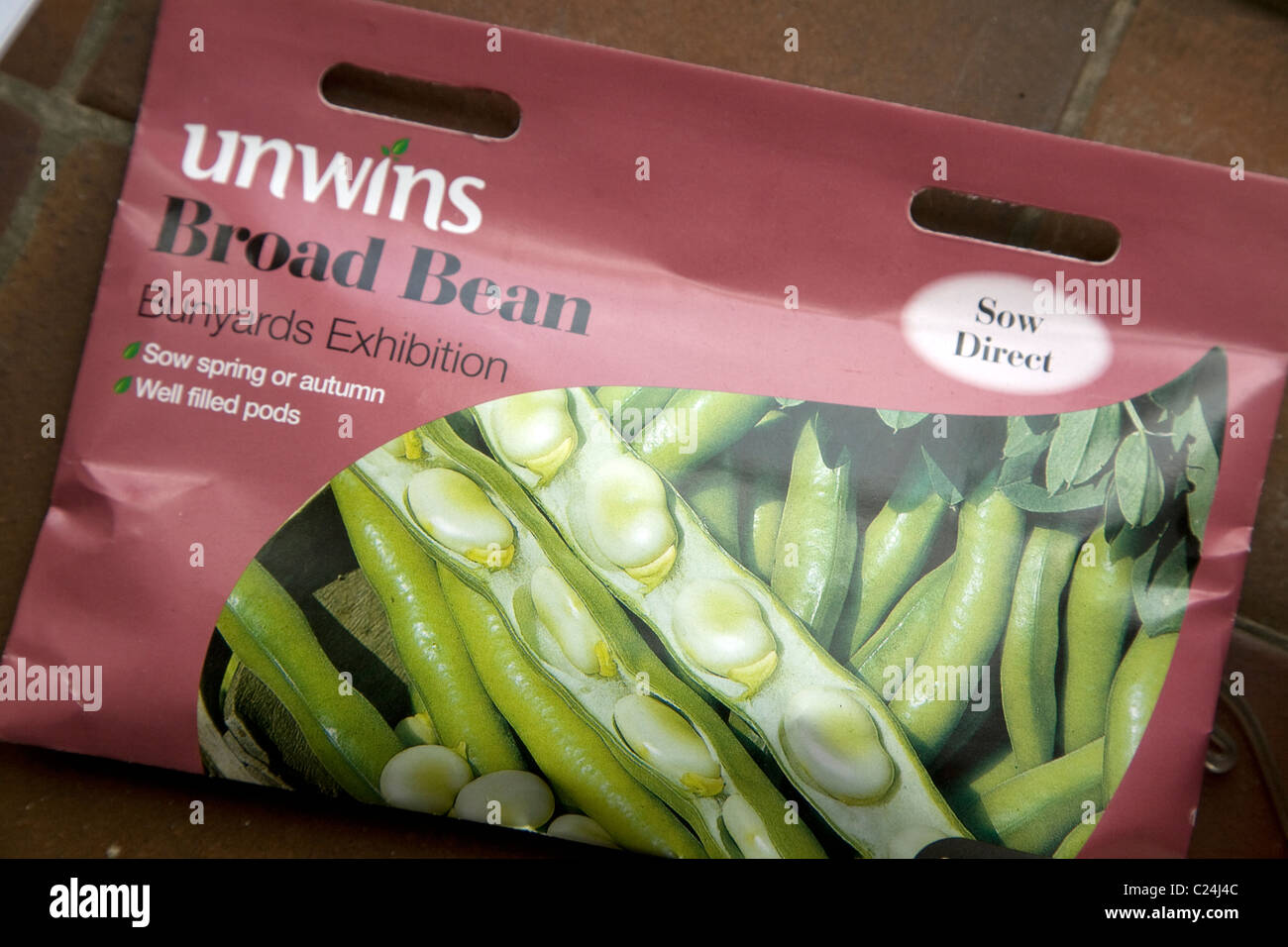 Packet of broad bean seeds hi-res stock photography and images - Alamy