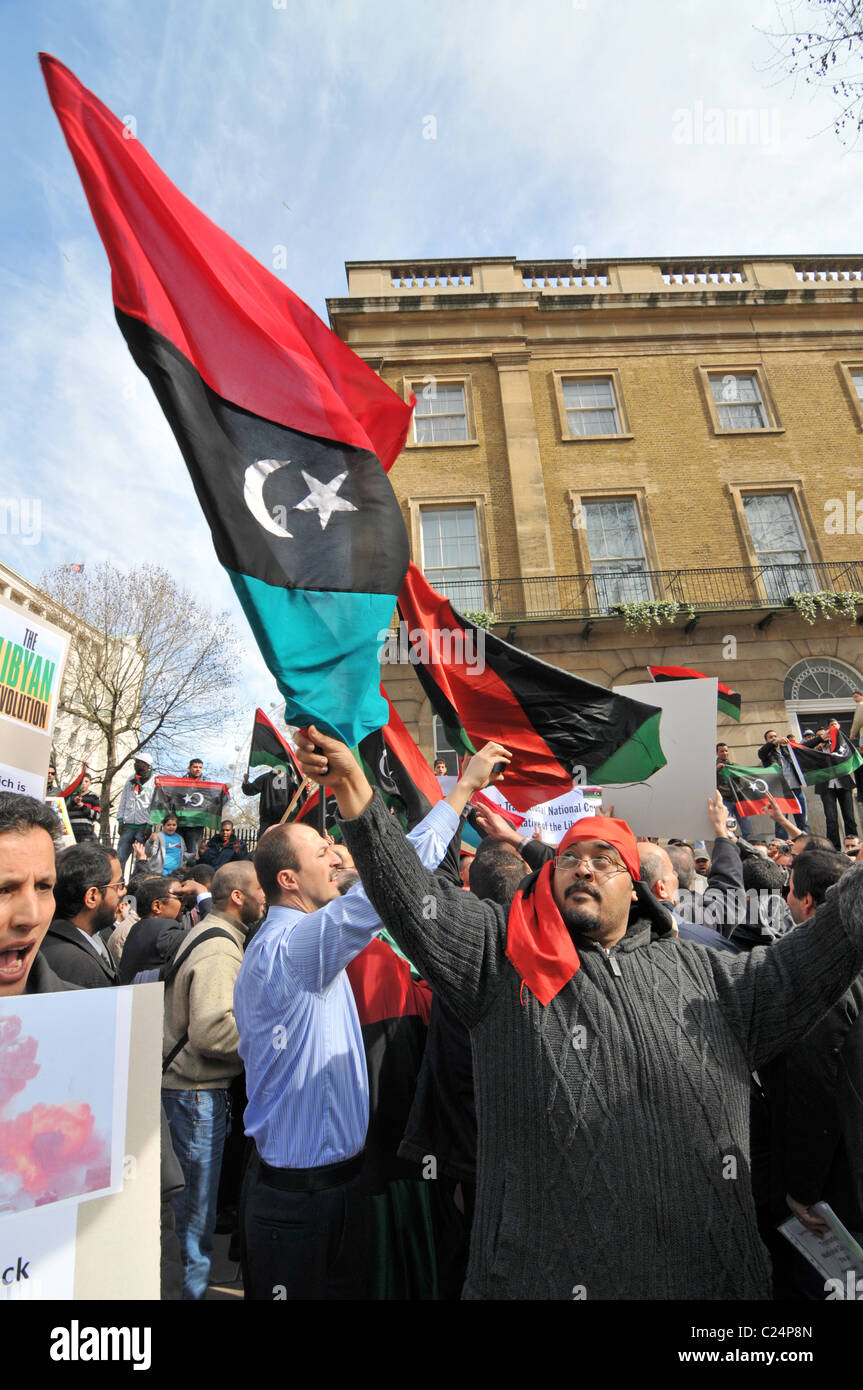 Libyan protesters London anti Gaddafi flag Libyans thanking Uk for ...