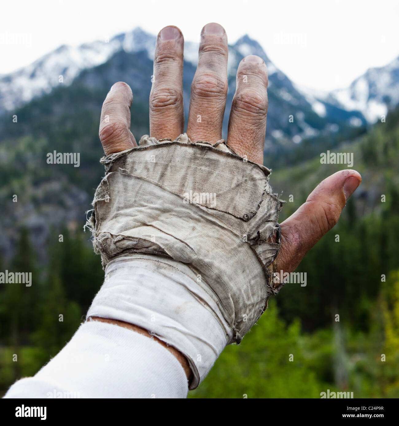 Crack knuckles hi-res stock photography and images - Alamy