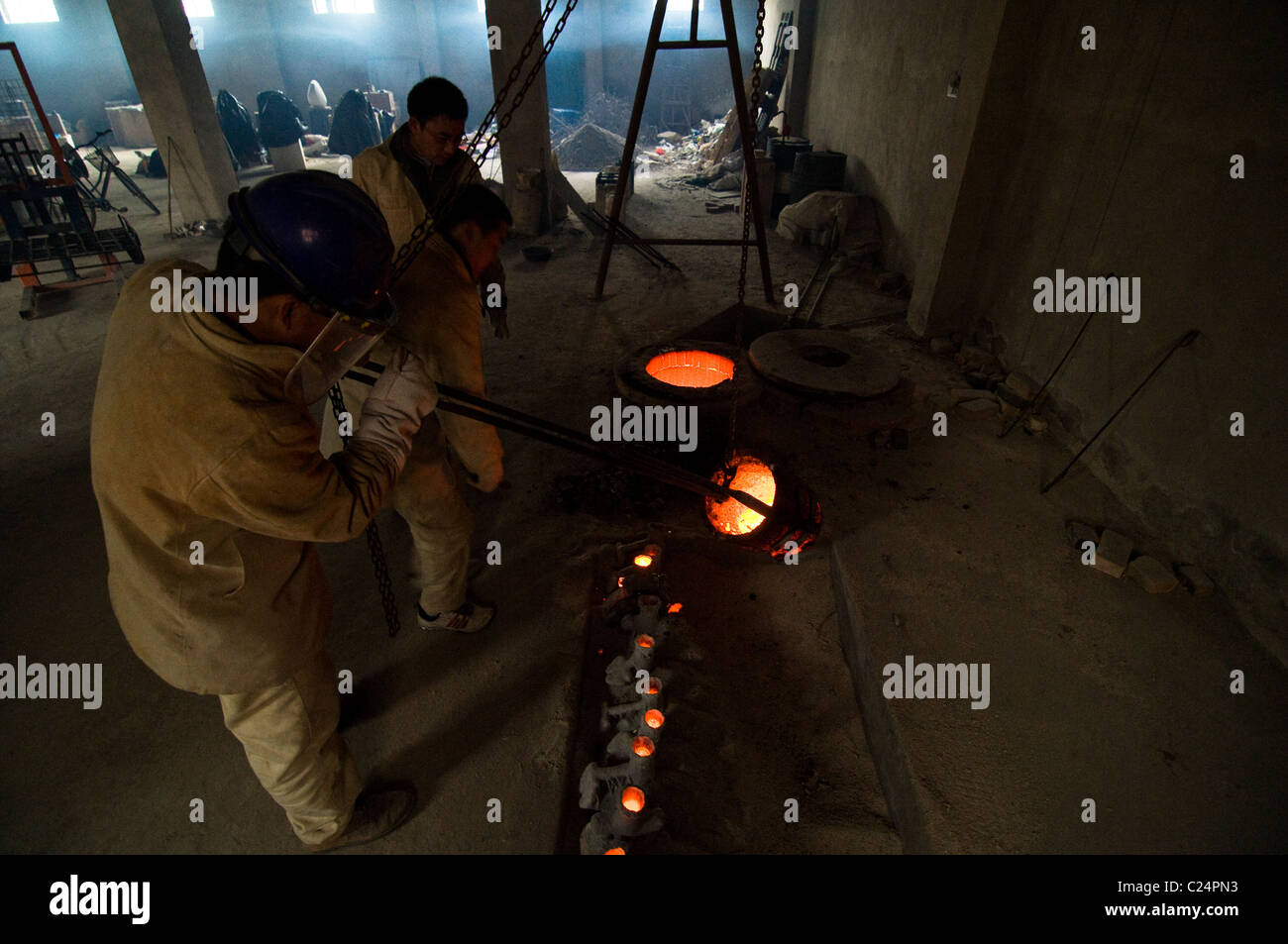 Hot bronze hi-res stock photography and images - Alamy