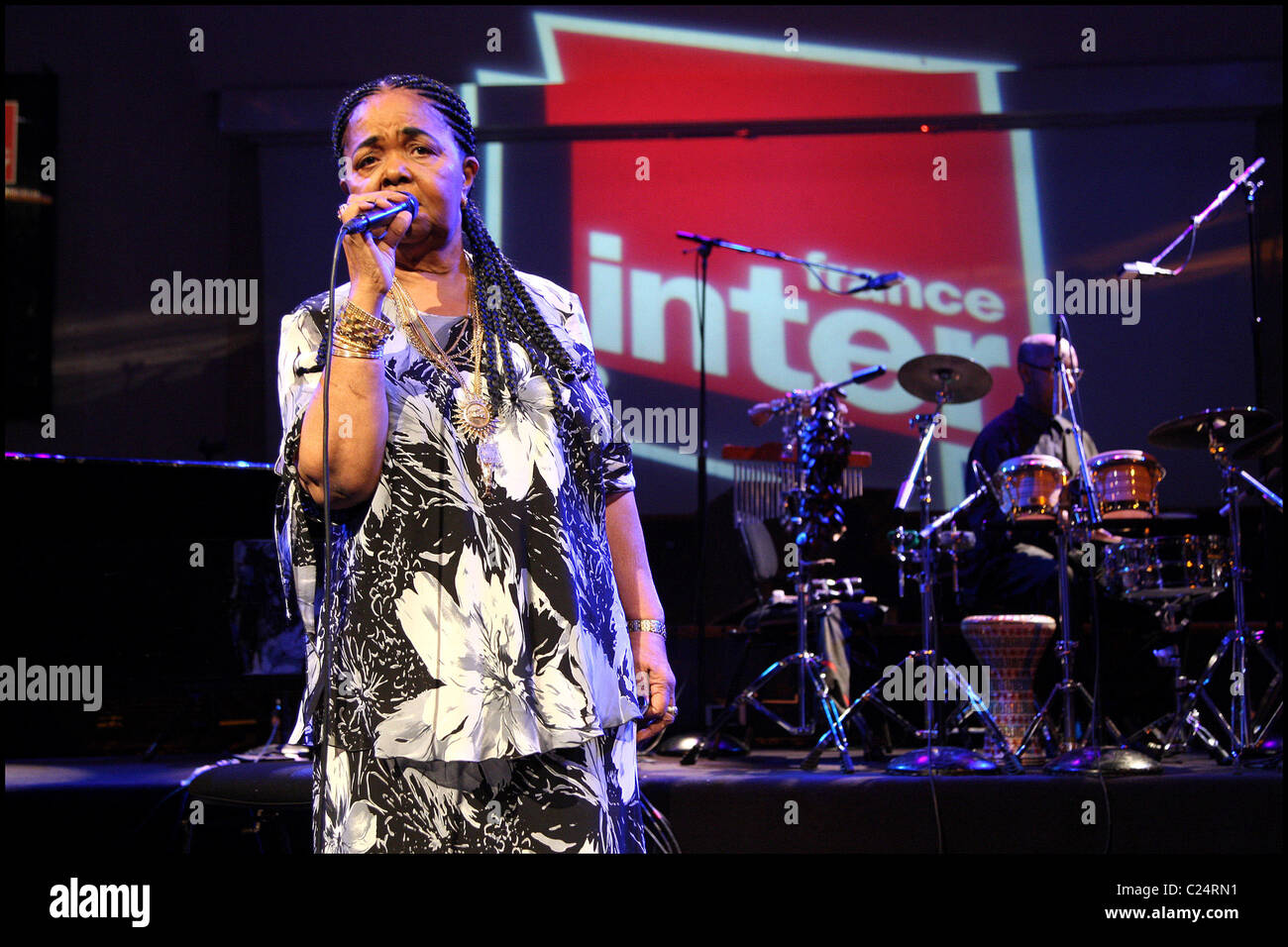 Cesaria Evora In concert at Radio France Paris, France - 30.10.09 Stock Photo - Alamy