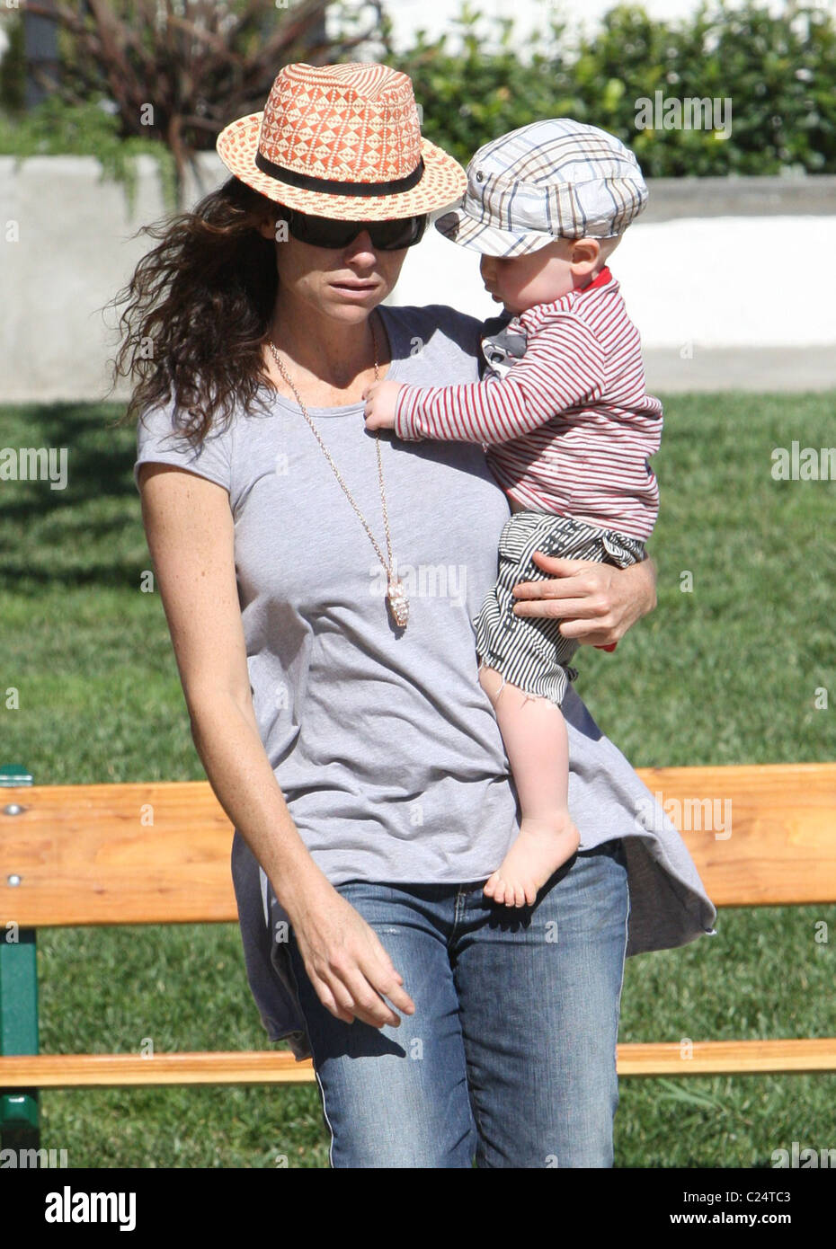 Minnie driver and her son hi-res stock photography and images - Alamy