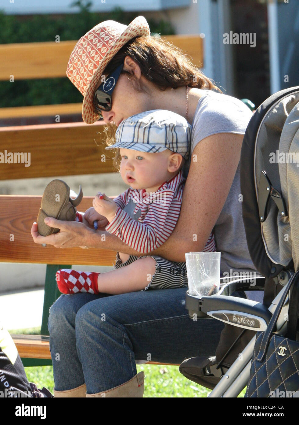 Minnie driver with son hi-res stock photography and images - Alamy